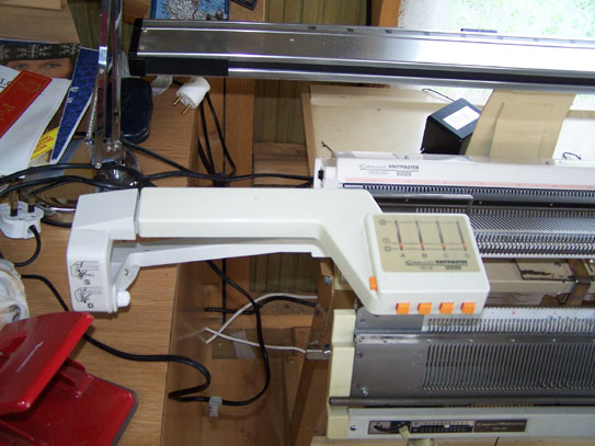 Knitmaster 580 Electronic Knitting Machine