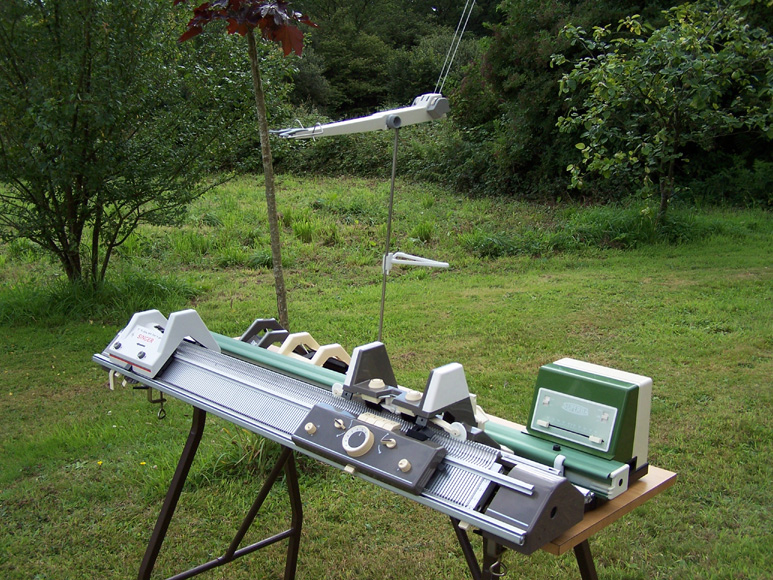 Singer 9000 Electronic Knitting Machine