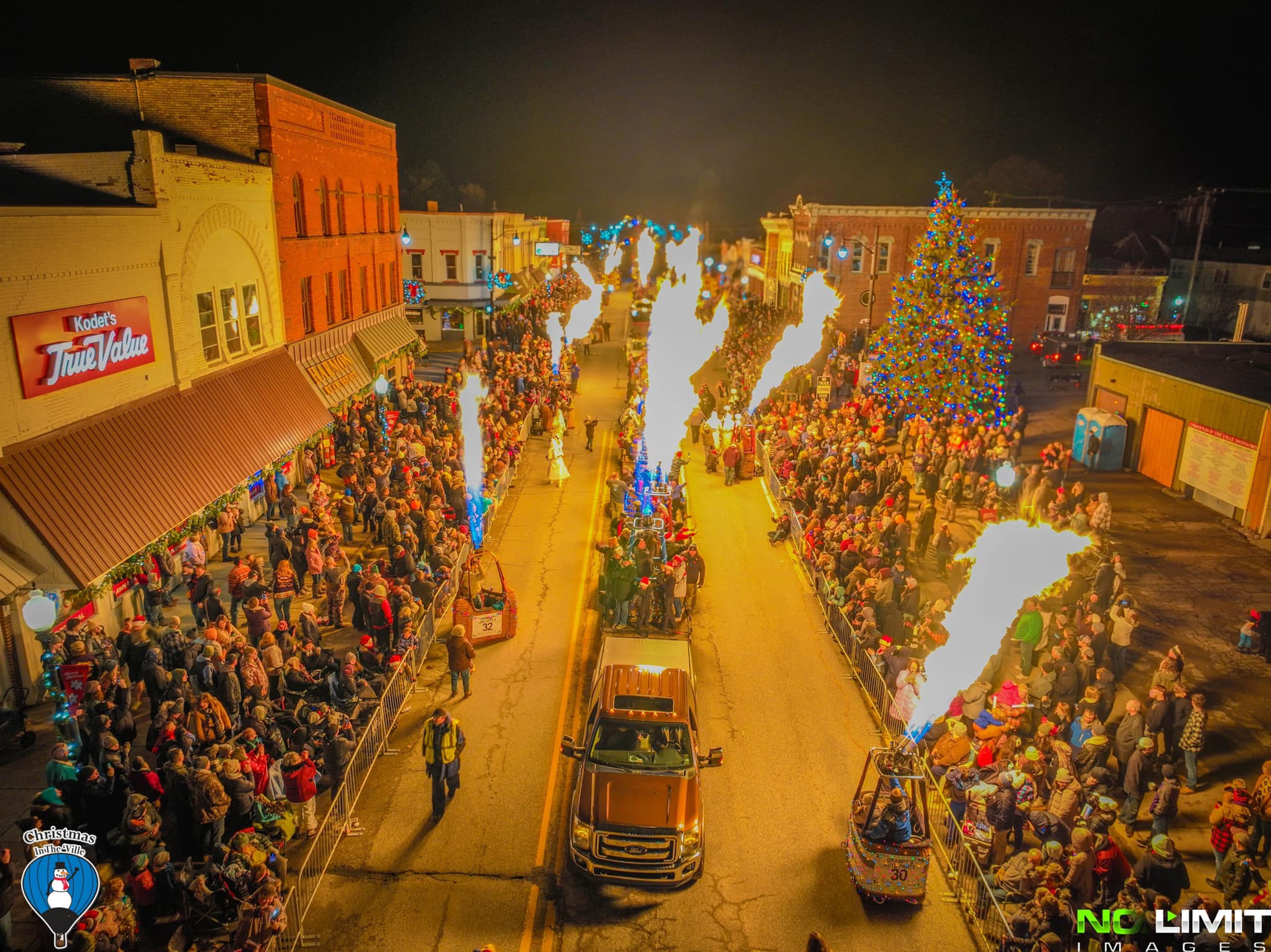 Christmas in the Ville | Christmas Parade | Fowlerville, MI, USA
