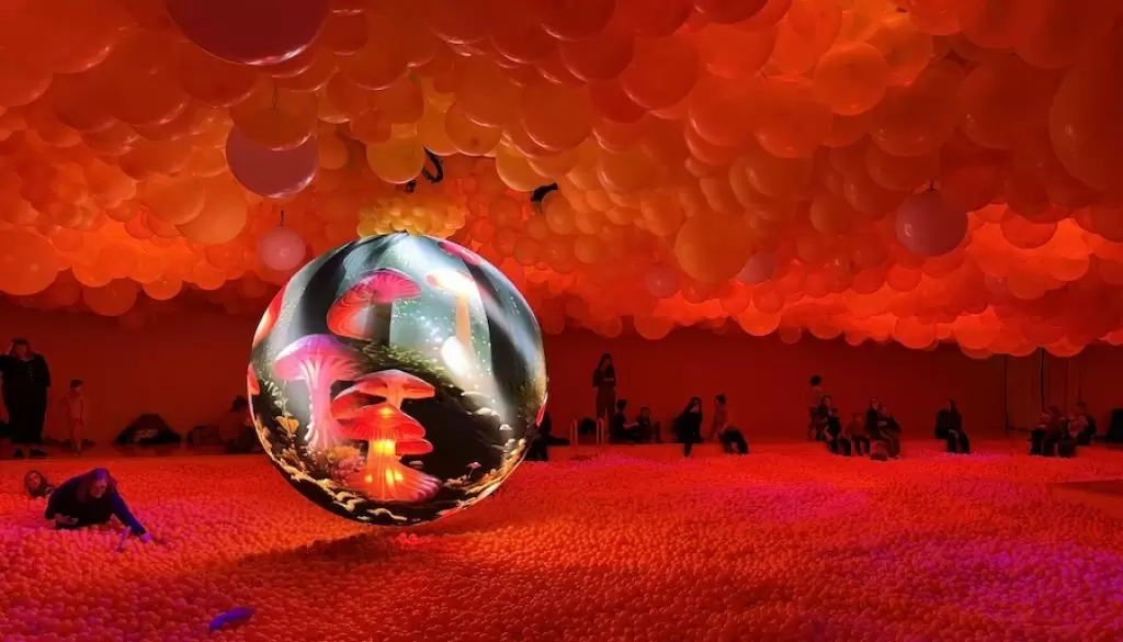 REVIEW: THE BALLOON MUSEUM