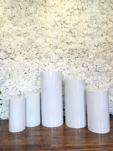 Round white pedestals columns (set of 5) | LI Backdrops