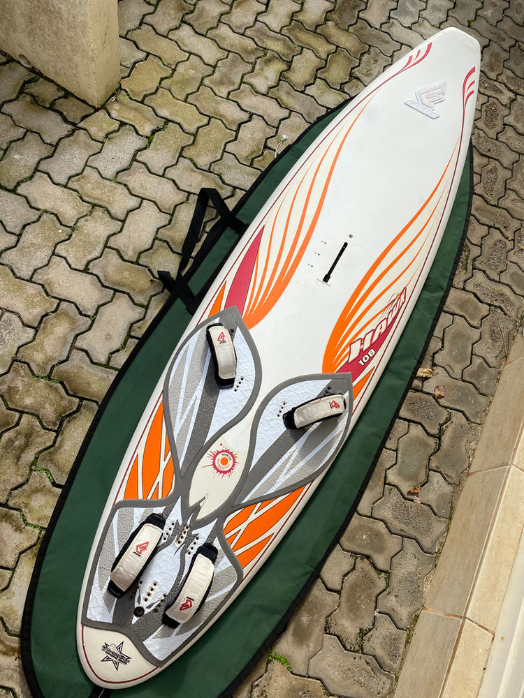 Vendo prancha windsurf Fanatic Hawk 108 litros (freerace) Com quilha 380 MFC Ano 2008 Cel 11 ...