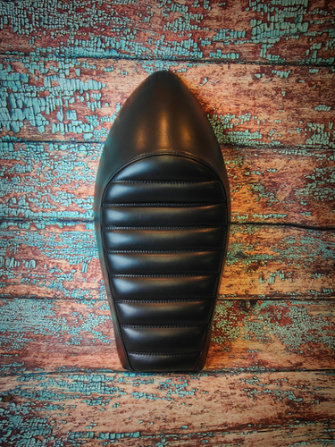 Triumph Thruxton R Comfort Seat (Tuc and Roll) | Moto Stitch