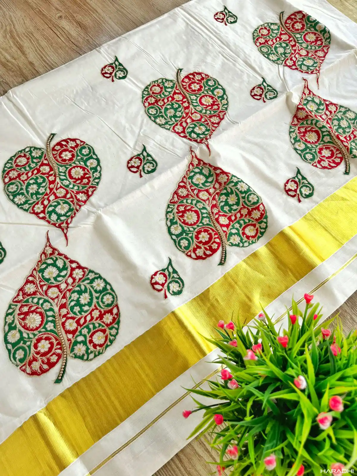 Buy Traditional Kerala Saree Online at the Best Price | HARADHI 3/7