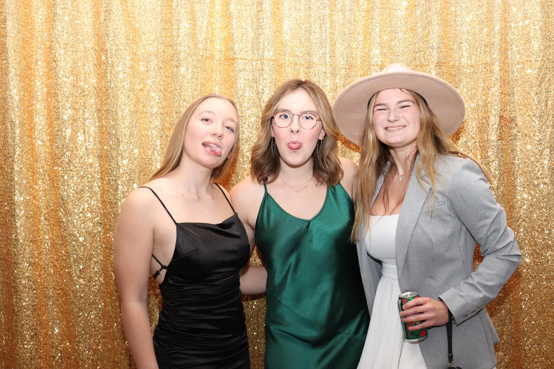 PREMIUM PHOTO BOOTHS RENTAL | Cinebooth Photobooth