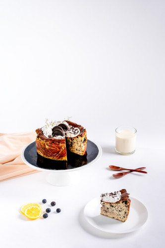 Cookies & Cream Cheesecake | The Cake Calendar