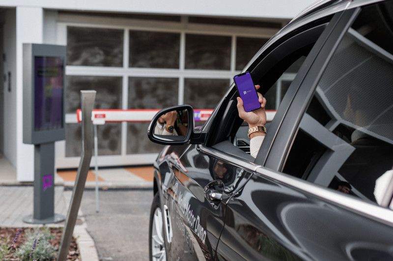 Let's see where and how much Hungarian drivers park