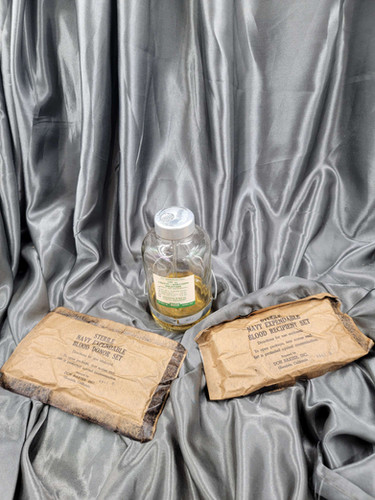 WWII US NAVY BLOOD PLASMA BOTTLE WITH DONOR & RECIPIENTS KIT | The War ...