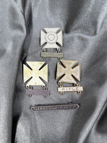 WWII ERA ARMY MARKSMAN BADGE | The War Front