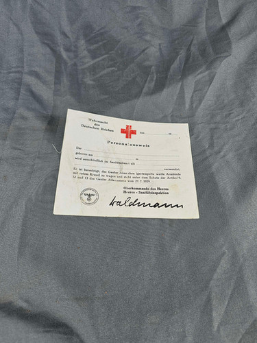 WWII GERMAN PERSONALAUWEIS MEDICAL IDENTITY CARD | The War Front