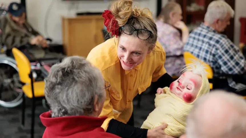 Australia : How puppetry is being used to enhance wellbeing in aged ...