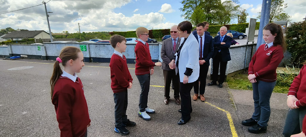 Minister Norma Foley visits Scoil an Athar Tadhg