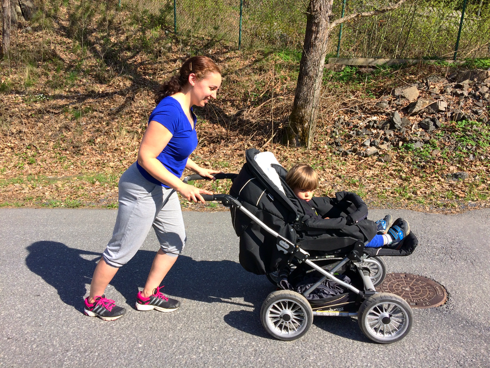 How to Push a Pram With a Diastasis
