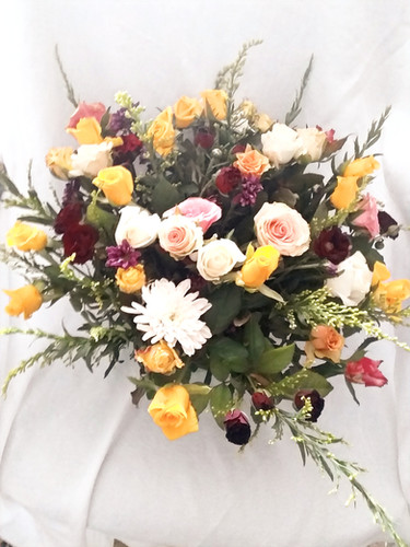 Mixed roses arrangement 595 ‎GH₵ (Approx) | Premier Florist