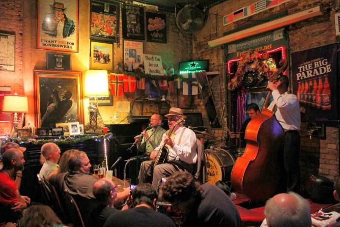 Discover London's best pubs with live music!