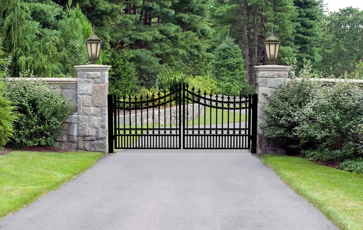 Dual Swing Driveway Steel Gate – Moscow Style