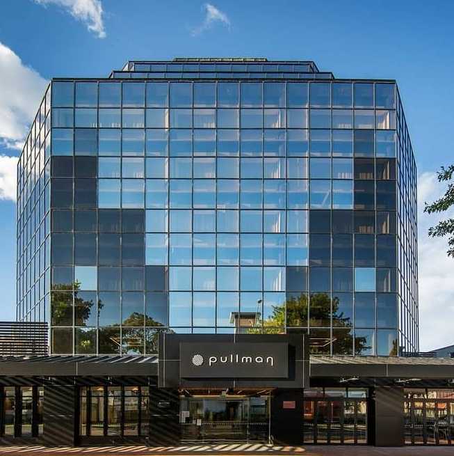Pullman Rotorua Building Signage Project | Onform Signs