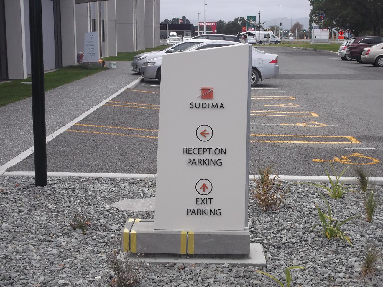 Pylon, Display Plinth & Pole Signage Auckland | Freestanding Signs