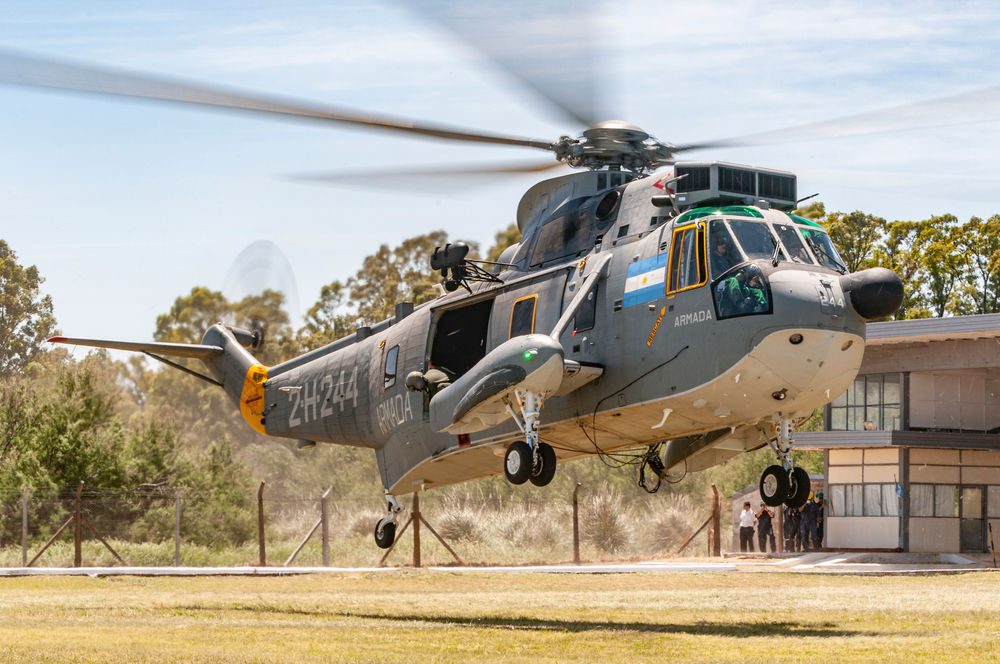 Se presentaron los dos nuevos helicópteros Sea King para la Armada Argentina