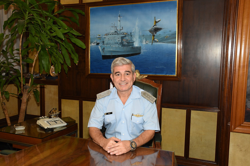 Entrevista al Brigadier Xavier Isaac, Jefe del Estado Mayor General de ...