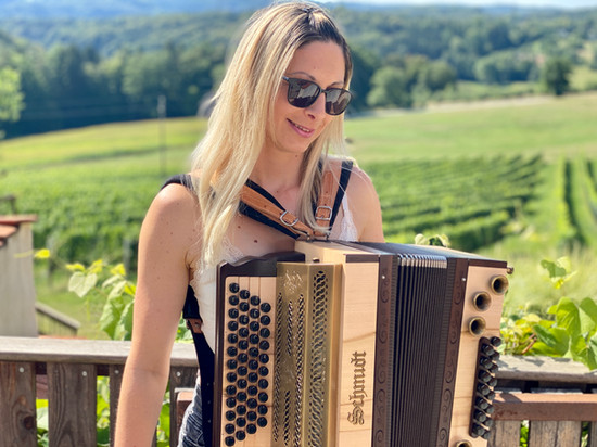 START | Claudia Hinker