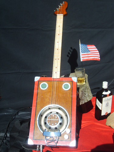 cigar box resonator 4 string + rack | cigar-box-guitar