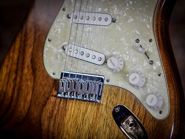 HOME | ramsay-guitars