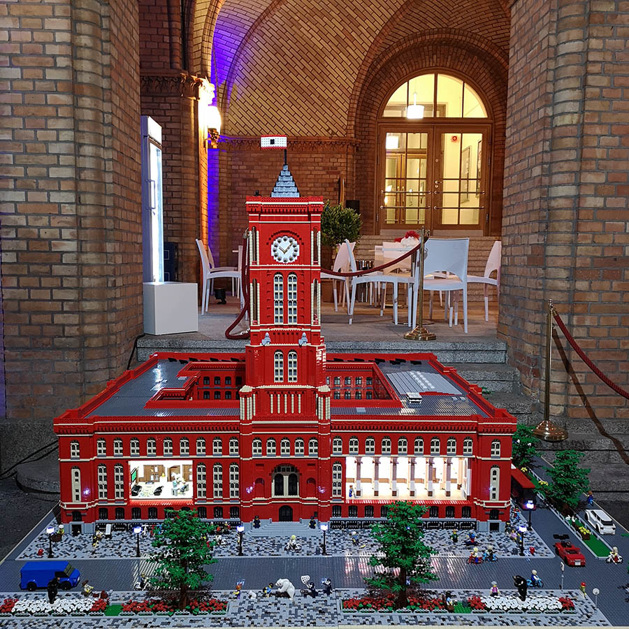 BrickFabrik professionelle LEGO Skulpturen aus Deutschland