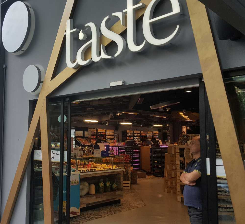 TASTE SUPERMARKET HOLLAND V.jpg