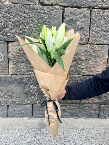 Oriental Lily Market Fresh Bunch | Brunswick Bouquet