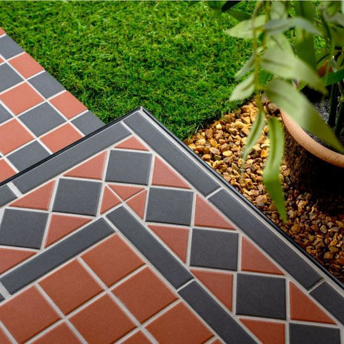 Victoriana Black and Red Corner Tile | CurvaStone