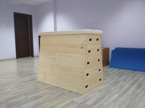 Timber / wooden vaulting box , code 219 | Artimex UK