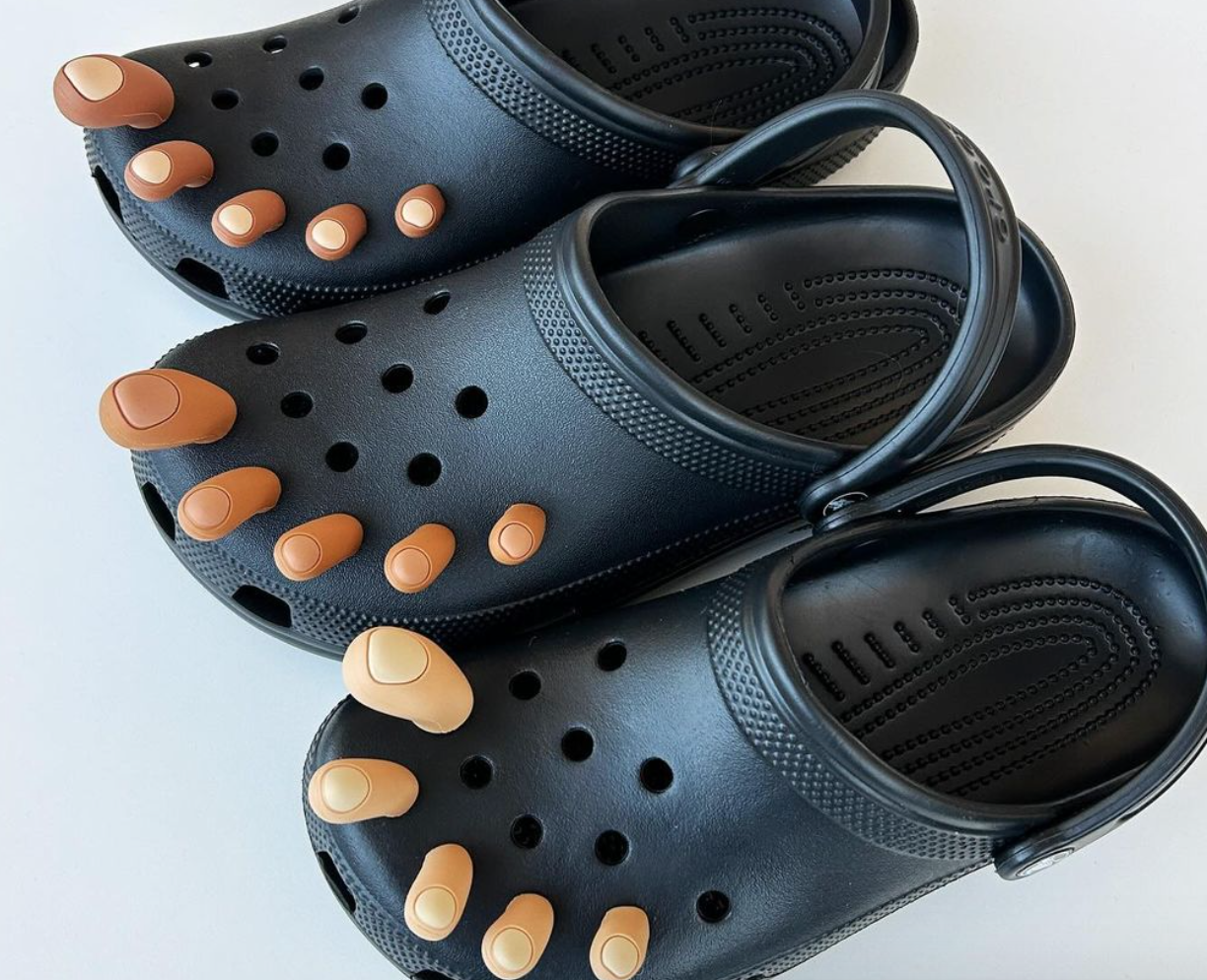 Las nuevas CROCS enseñan más pies de lo normal