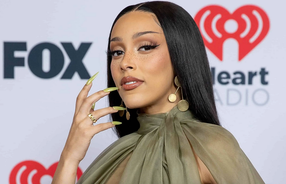 DOJA CAT dice que TWITTER BLUE es para losers