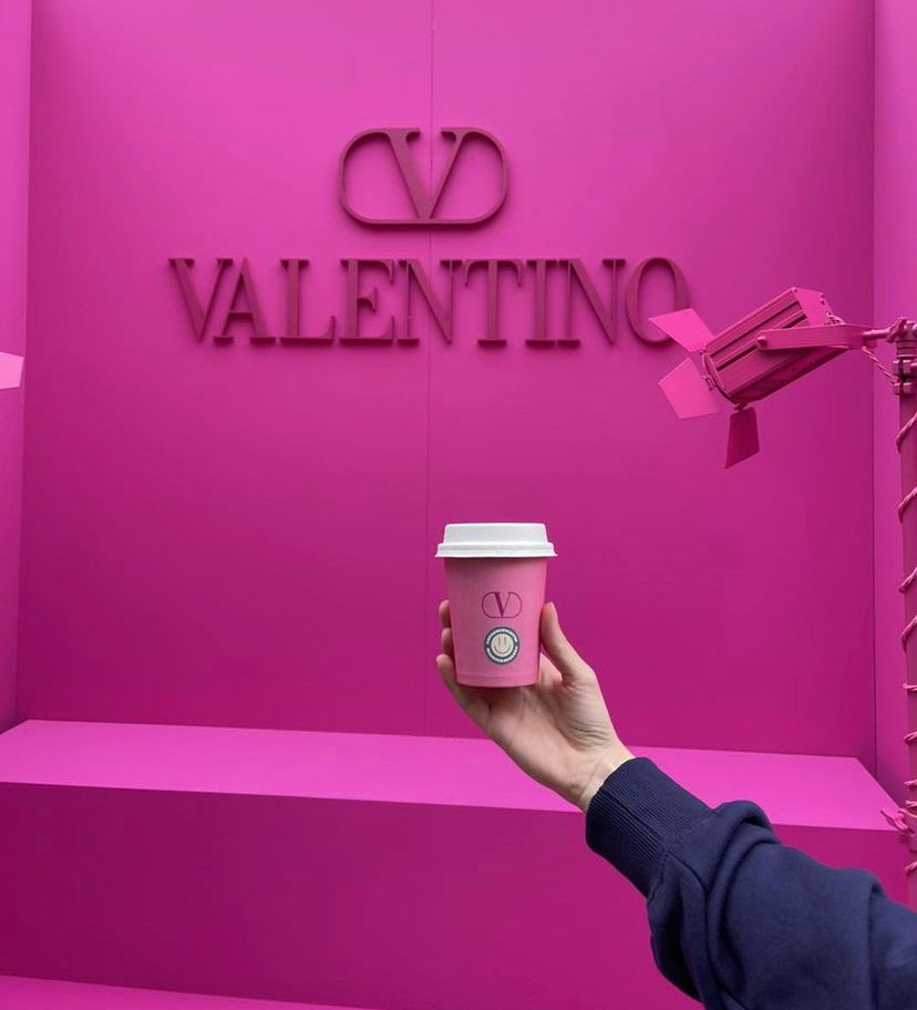 VALENTINO lanza su primera pop-up café con GOODNEWS