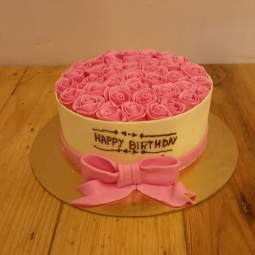 1kg Cake with full Fondant Flowers | Happyoi | Cake
