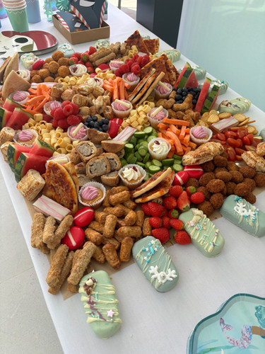 Children’s Grazing Table for 20 | Cheshire Posh Platte