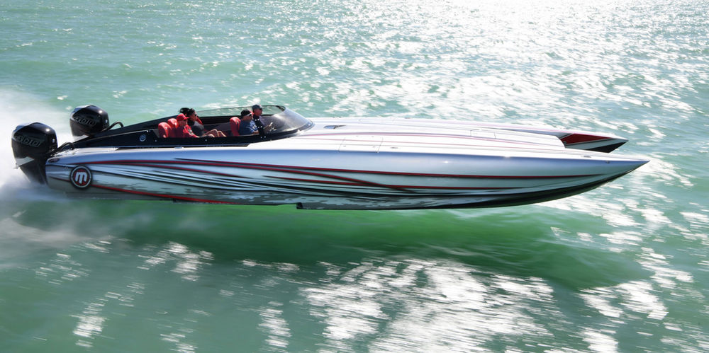 The Pros and Cons of Performance Boats