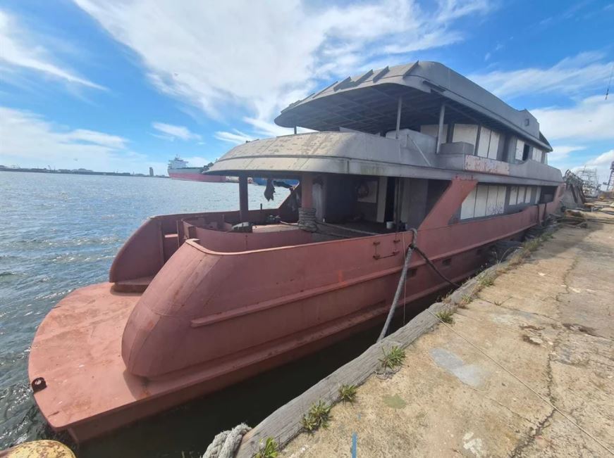 #WeirdBoats - ‘Cursed’ Superyacht Abandoned in Cape Town Harbour for 20 ...