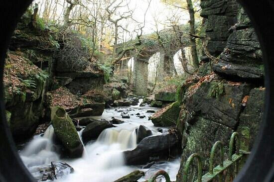 Not many people know about this hidden waterfall spot only 25 minutes ...