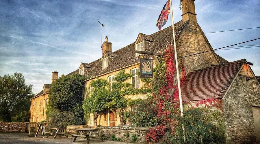 10 Cosy Cotswolds Pubs with Fireplaces and Character