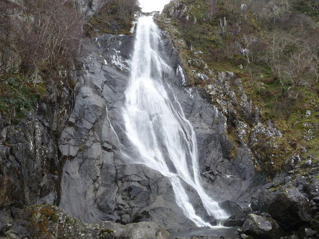 One of the best waterfalls to visit in Wales with hardly any crowds