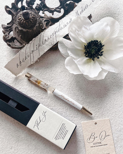 Engraved Herbarium Pen 人手雕刻 浮游花原子筆 | BE ONE LETTER