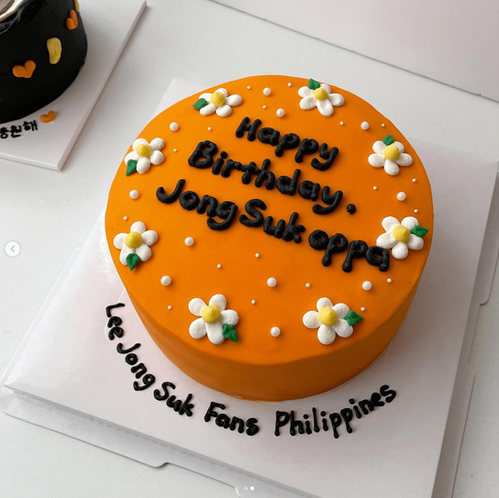 Orange Daisy Lettering Cake | Giftorea
