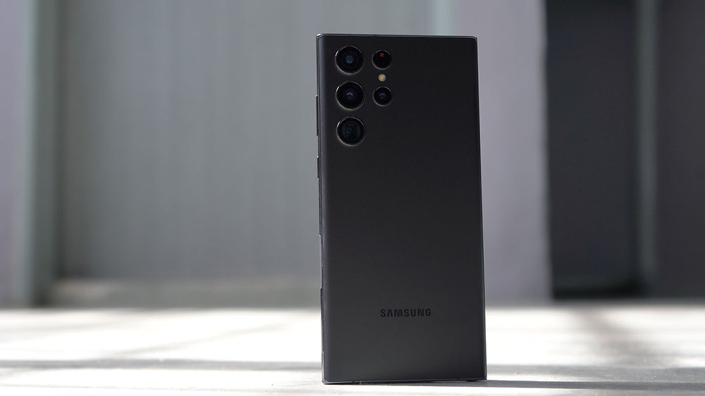 Samsung Galaxy S22 Ultra Review : A League Of Its Own