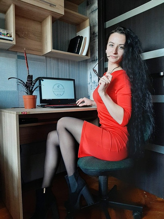 Area man unveils covert method of ogling female co-workers