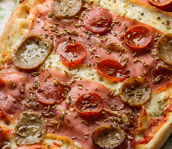 The Loop Restaurant | Burgers | Pizza | Salads | Hand-Spun Shakes