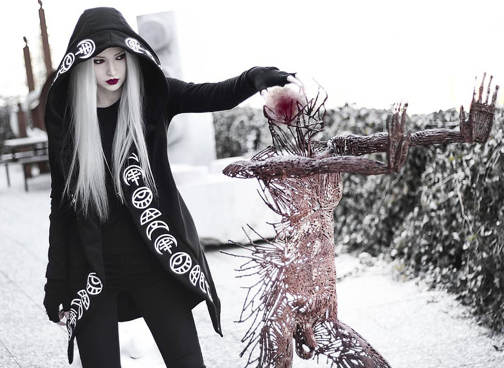 10 Best Dark and Unorthodox Fashion Images Trending Globally