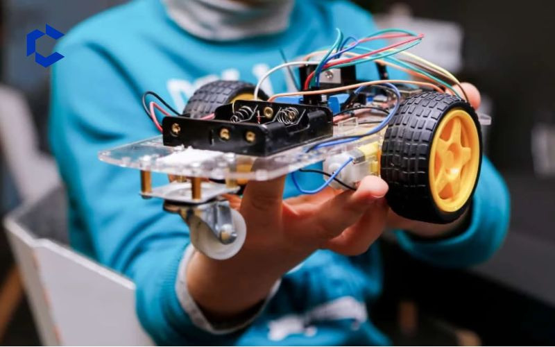 STEM Robotics là gì? 3 lợi ích tuyệt vời khi trẻ được tiếp cận Robot STEM