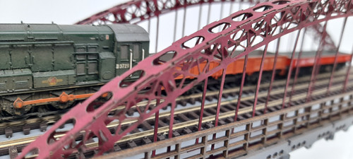 N 'Meridian' Arch Suspension Bridge - Red Oxide | Modelux